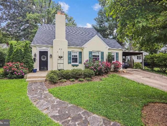 4 Br, 2 bath, Single Family 5011 Hollywood Rd