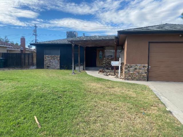 4 Br, 2 bath, Single Family 507 W San Jose Ave
