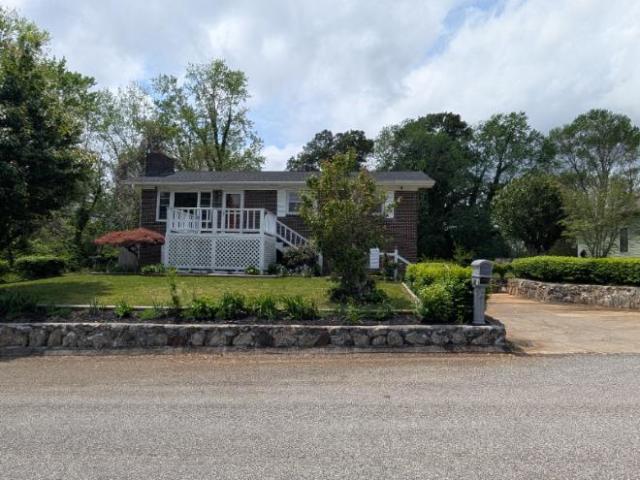 4 Br, 2 bath, Single Family 505 N Stanwood Ln