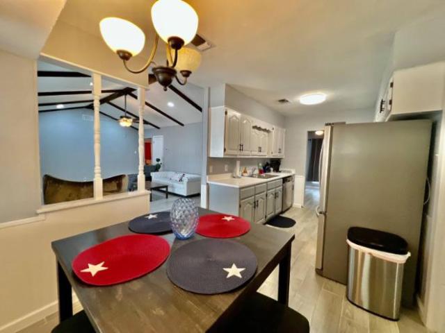 4 Br, 2 bath, Single Family 506 Balboa