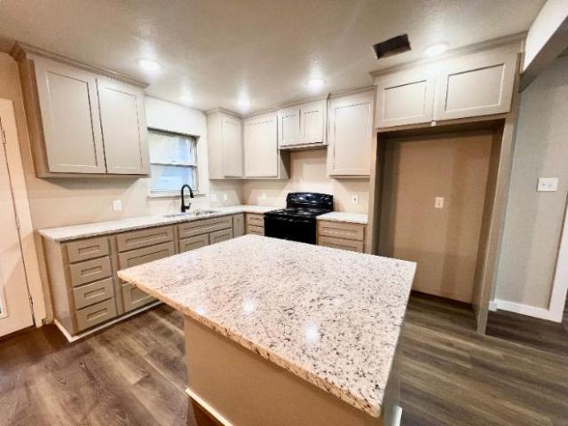 4 Br, 2 bath, Single Family 506 Mary St