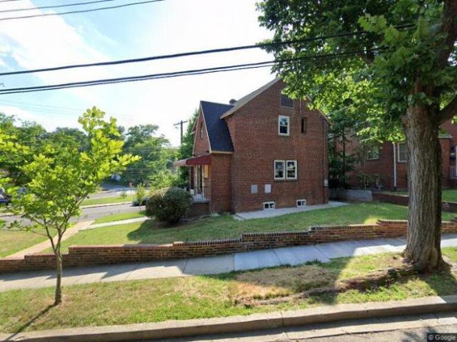 4 Br, 2 bath, Single Family 5074 Central Avenue Se