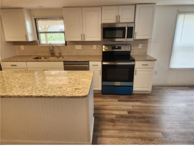 4 Br, 2 bath, Single Family 5103 Davis Cir