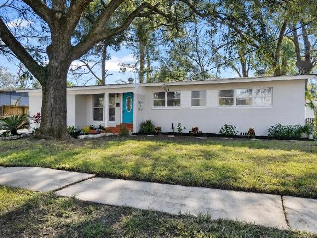 4 Br, 2 bath, Single Family 5252 Santa Monica Blvd N