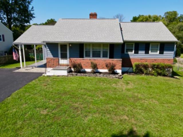 4 Br, 2 bath, Single Family 52 Old Manor Rd