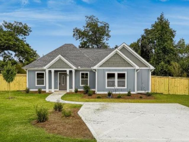4 Br, 2 bath, Single Family 5 Green Road