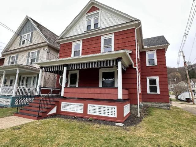 4 Br, 2 bath, Single Family 647 Liberty St