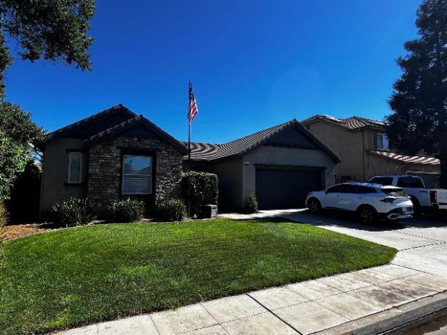 4 Br, 2 bath, Single Family 645 W Fremont Ave