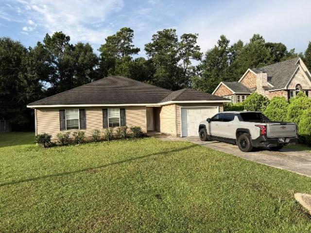 4 Br, 2 bath, Single Family 645 Apelehama Rd