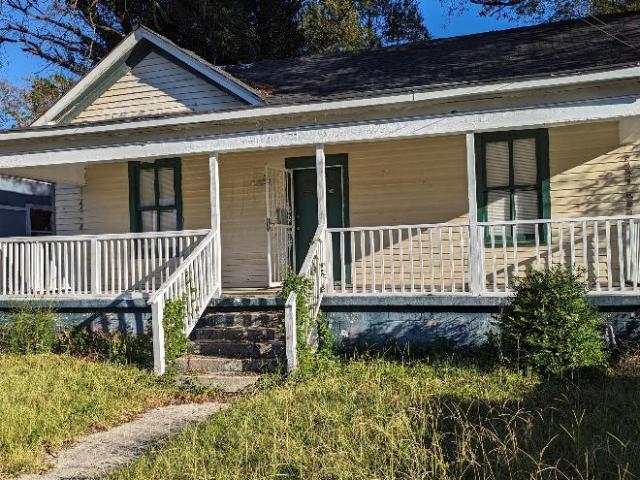 4 Br, 2 bath, Single Family 645 Rutherford Avenue