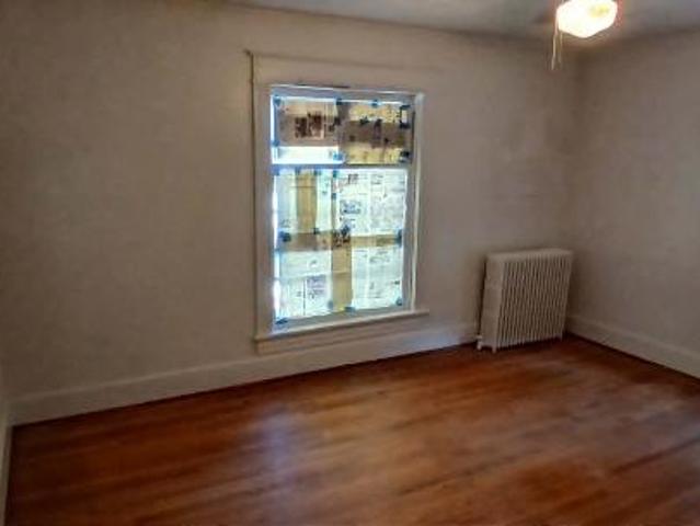 4 Br, 2 bath, Single Family 648?650 Linden Ave