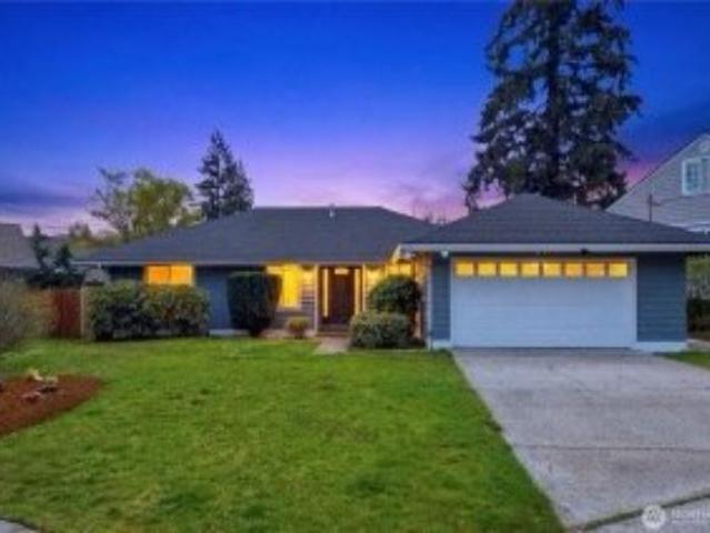 4 Br, 2 bath, Single Family 6516 122nd Pl SE