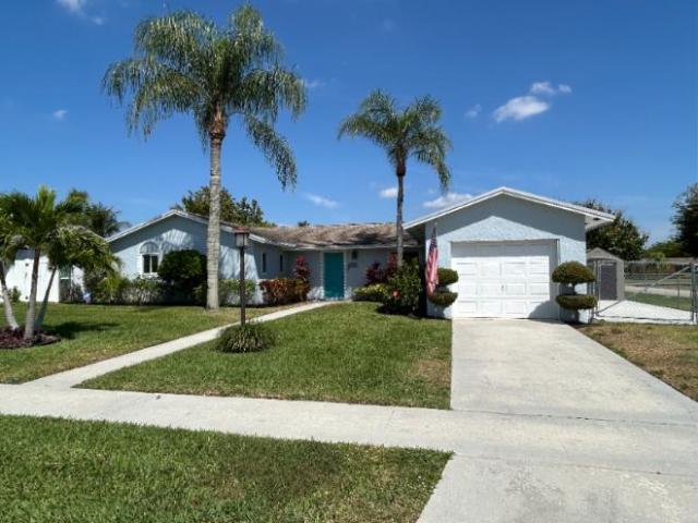 4 Br, 2 bath, Single Family 6579 Country Wood Way