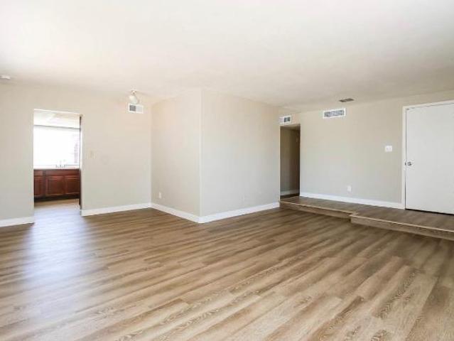 4 Br, 2 bath, Single Family 6627 S 44th St