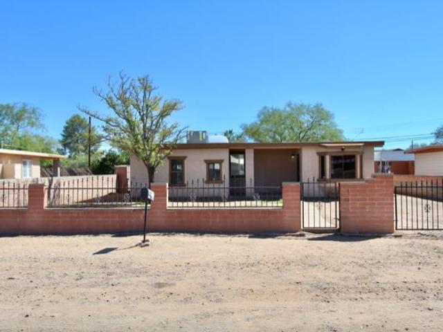 4 Br, 2 bath, Single Family 6733 S Downing Ave