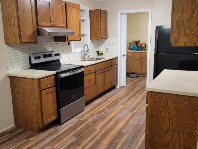 4 Br, 2 bath, Single Family 6882 Church St