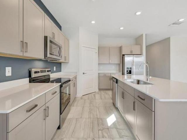 4 Br, 2 bath, Single Family 6007 SE Skyblue Circle