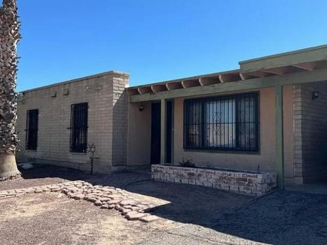 4 Br, 2 bath, Single Family 6027 S Lostan Ave