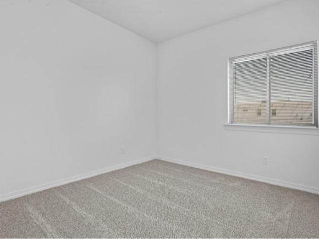 4 Br, 2 bath, Single Family 604 Cedarwood Ave
