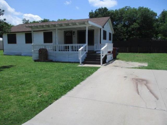 4 Br, 2 bath, Single Family 605 Jackson St