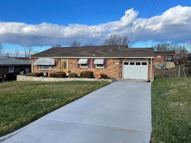 4 Br, 2 bath, Single Family 606 Doe St