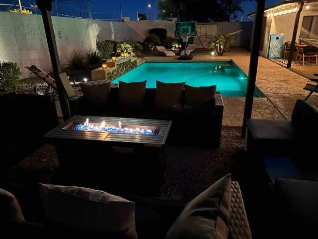 4 Br, 2 bath, Single Family 609 N Balboa Cir