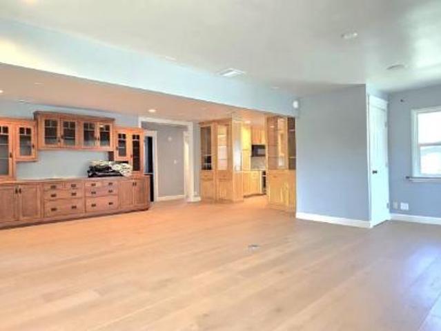 4 Br, 2 bath, Single Family 6122 Oak Ave