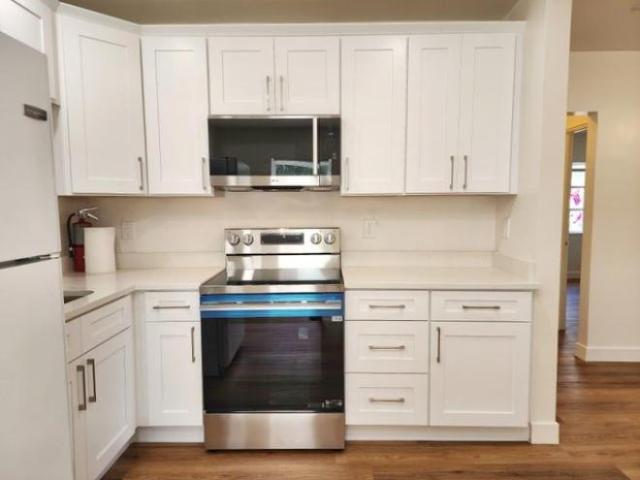 4 Br, 2 bath, Single Family 617 NE 8th Avenue