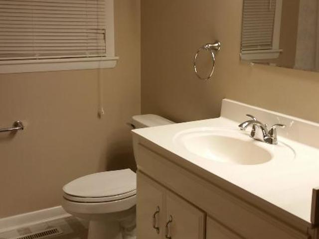 4 Br, 2 bath, Single Family 619 Sussex Ln