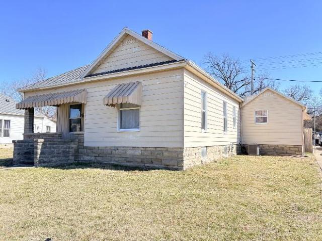4 Br, 2 bath, Single Family 625 S Walnut St