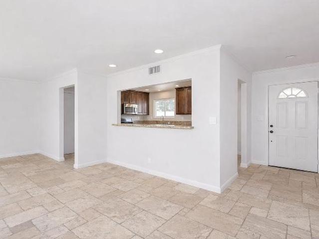 4 Br, 2 bath, Single Family 639 Calle Tulipan