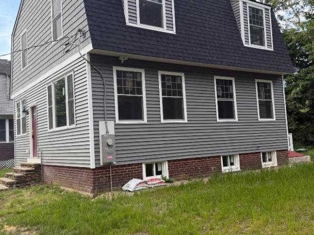 4 Br, 2 bath, Single Family 63 Pine Tree Ter