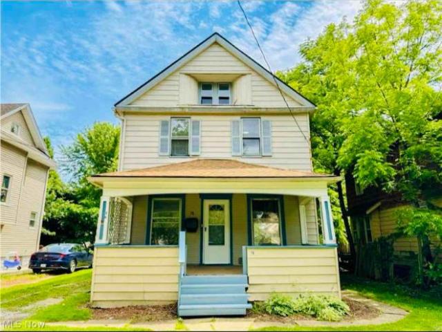 4 Br, 2 bath, Single Family 78 E Mapledale Ave