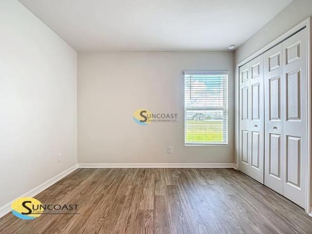 4 Br, 2 bath, Single Family 7005 Hemlock Crse