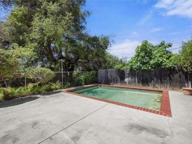 4 Br, 2 bath, Single Family 723 Rainbow Dr