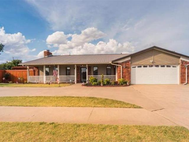 4 Br, 2 bath, Single Family 7215 Northwest Willow Creek Drive