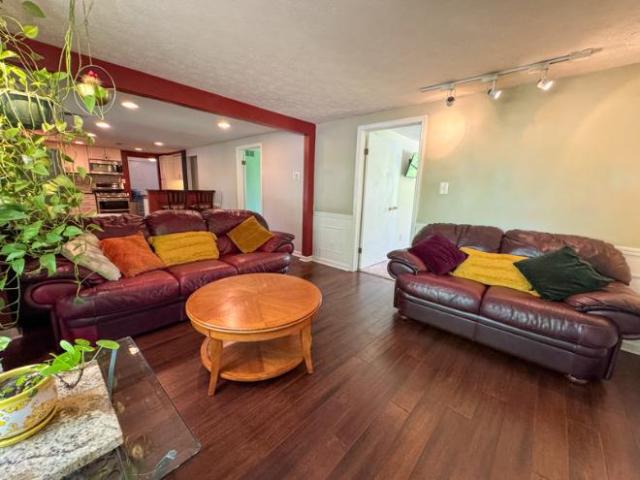 4 Br, 2 bath, Single Family 7240 N Temple Ave