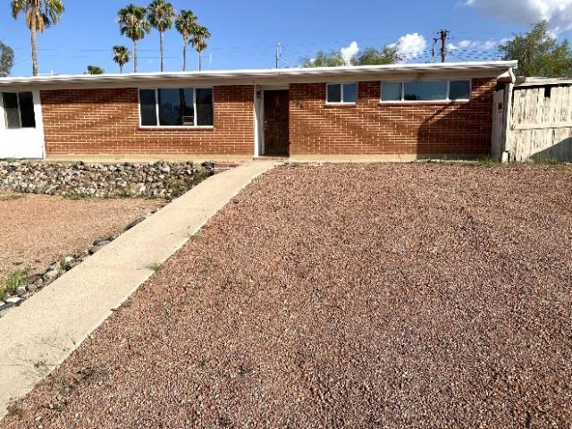 4 Br, 2 bath, Single Family 7268 E Eastview Dr