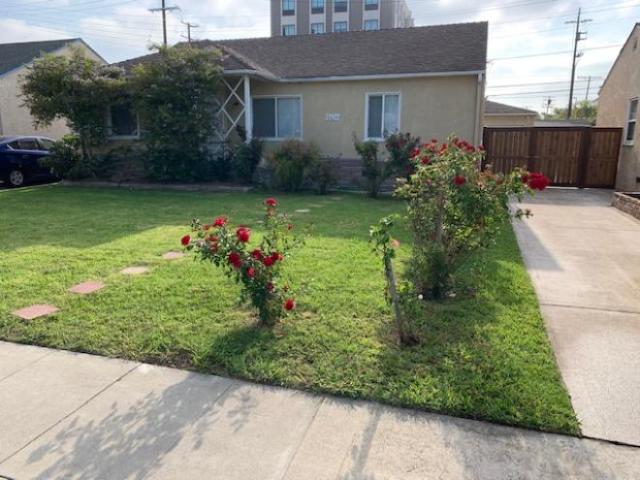 4 Br, 2 bath, Single Family 8624 Lilienthal Ave
