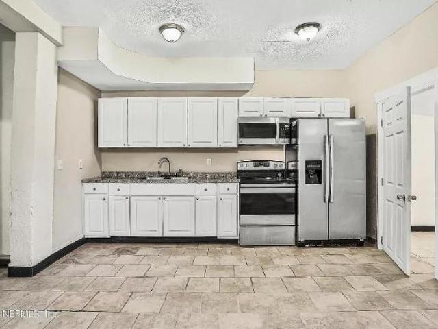 4 Br, 2 bath, Single Family 8036 Mattox Ave