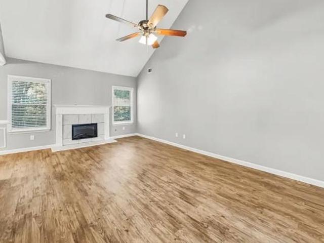 4 Br, 2 bath, Single Family 80 Dairyland Dr