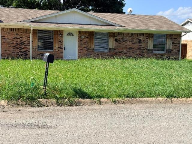 4 Br, 2 bath, Single Family 810 S Western Hills Dr