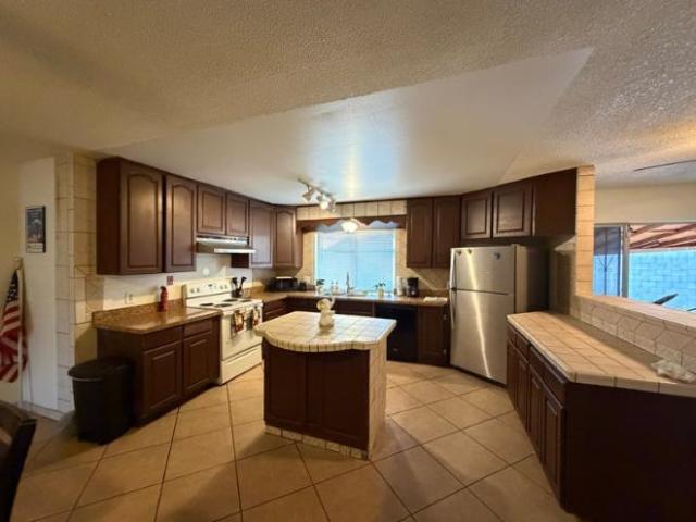 4 Br, 2 bath, Single Family 8119 W Glenrosa Ave