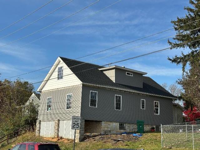 4 Br, 2 bath, Single Family 812 S Church St