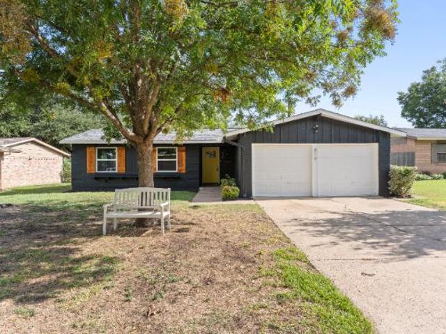 4 Br, 2 bath, Single Family 819 Wateka Way
