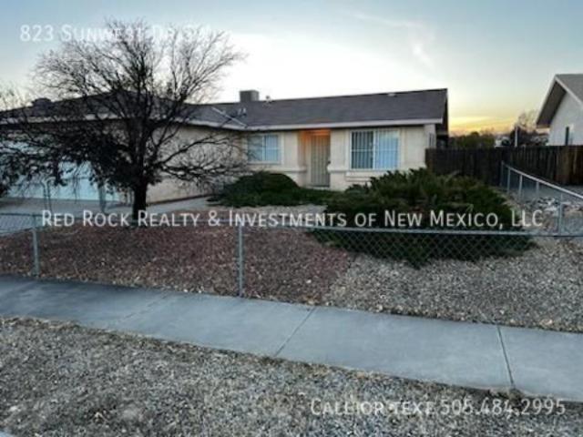 4 Br, 2 bath, Single Family 823 Sunwest Dr Sw