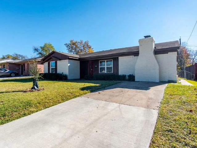 4 Br, 2 bath, Single Family 830 E Linda Dr