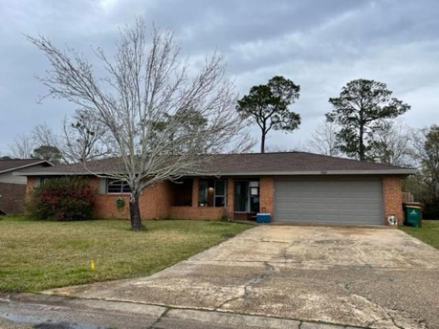 4 Br, 2 bath, Single Family 830 Lakewood Place