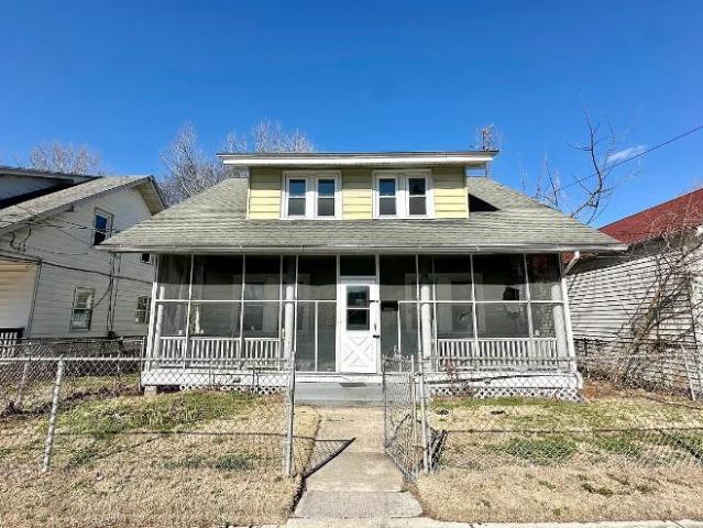 4 Br, 2 bath, Single Family 8 Main St