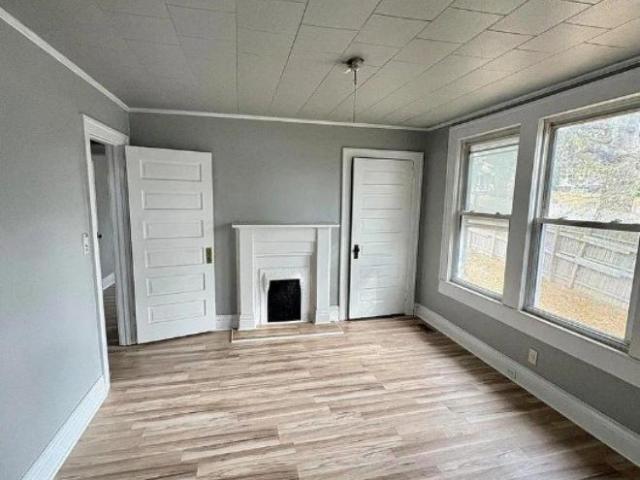 4 Br, 2 bath, Single Family 8 Maple St